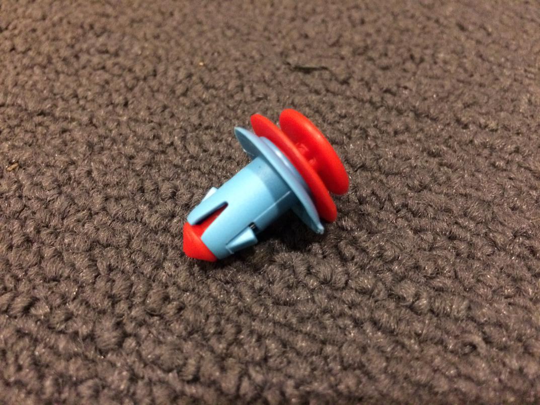 Holden Cowl Clip Blue/Red – Commodore Specialties